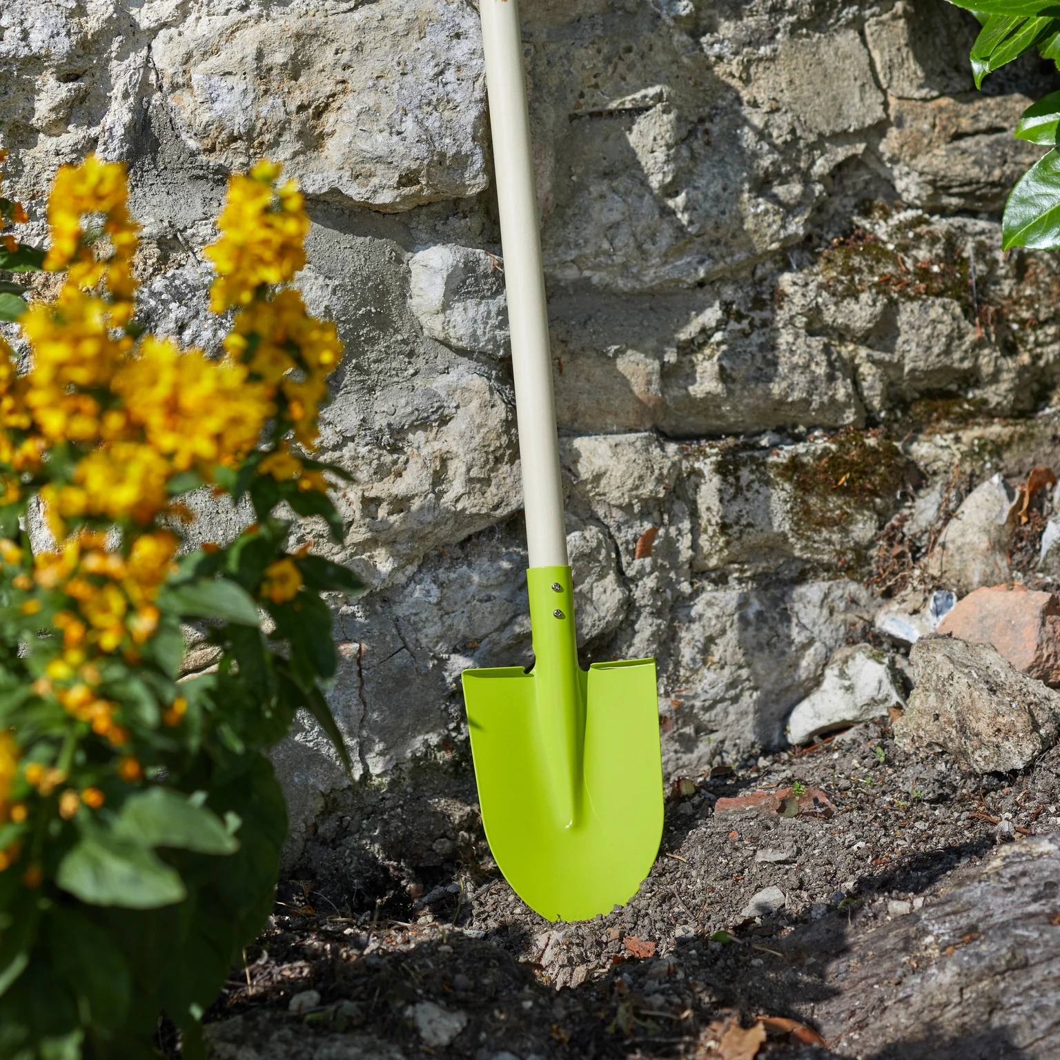 Children's Garden Spade - Cowell's Garden Centre | Woolsington