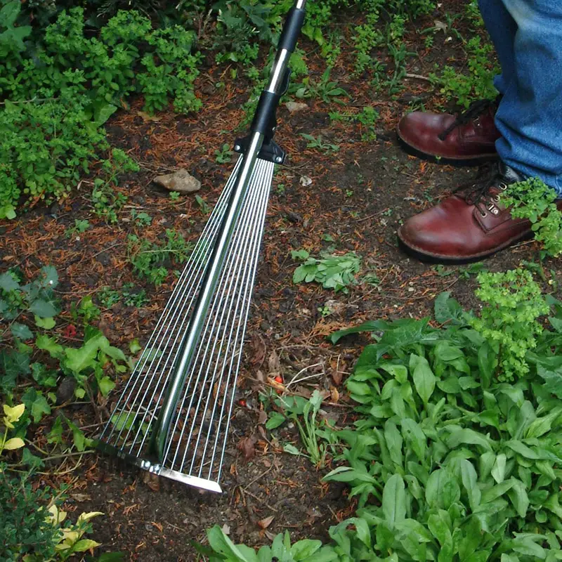 Darlac Expanding Telescopic Rake - Cowell's Garden Centre | Woolsington