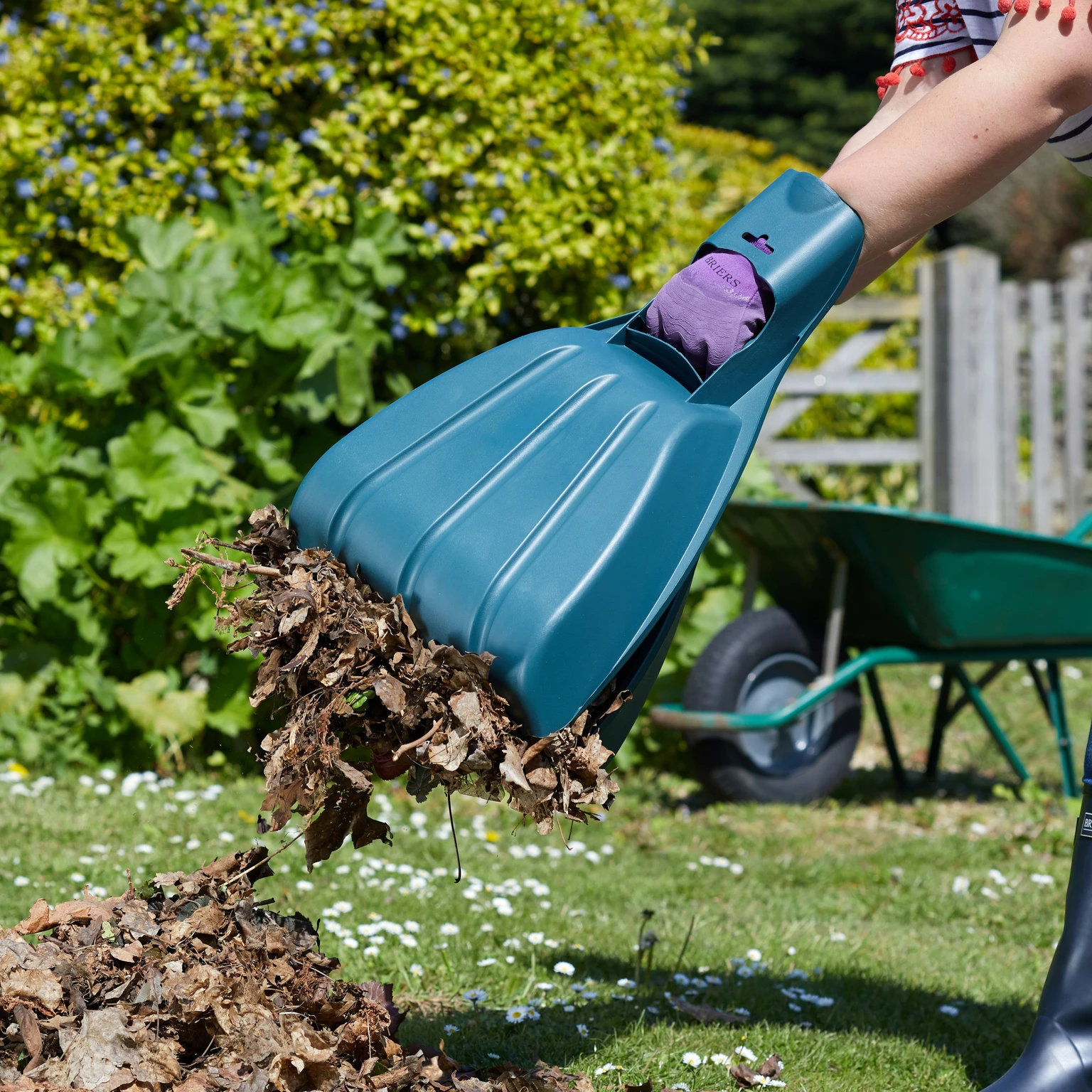 Jumbo Leaf Grabbers - Cowell's Garden Centre | Woolsington
