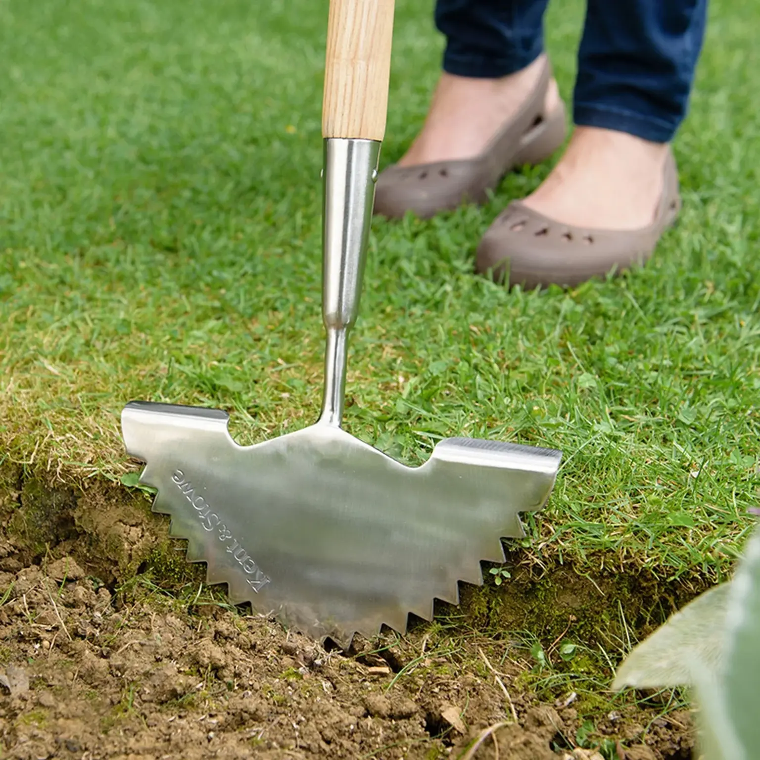 Kent & Stowe Edging Iron - Cowell's Garden Centre | Woolsington