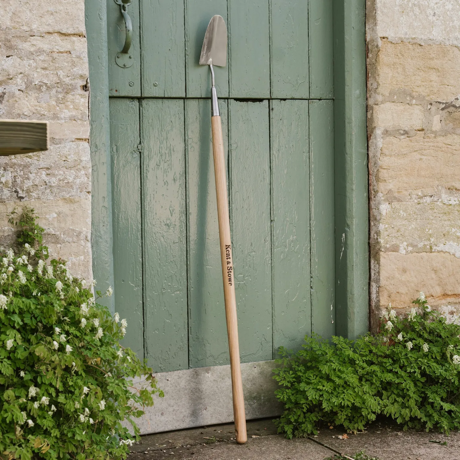 Kent & Stowe Long Handled Trowel - Cowell's Garden Centre | Woolsington