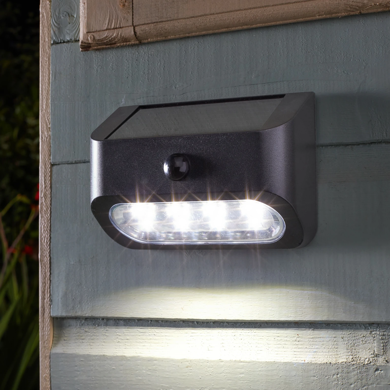 Motion Activated Sentinel Light - Cowell's Garden Centre | Woolsington