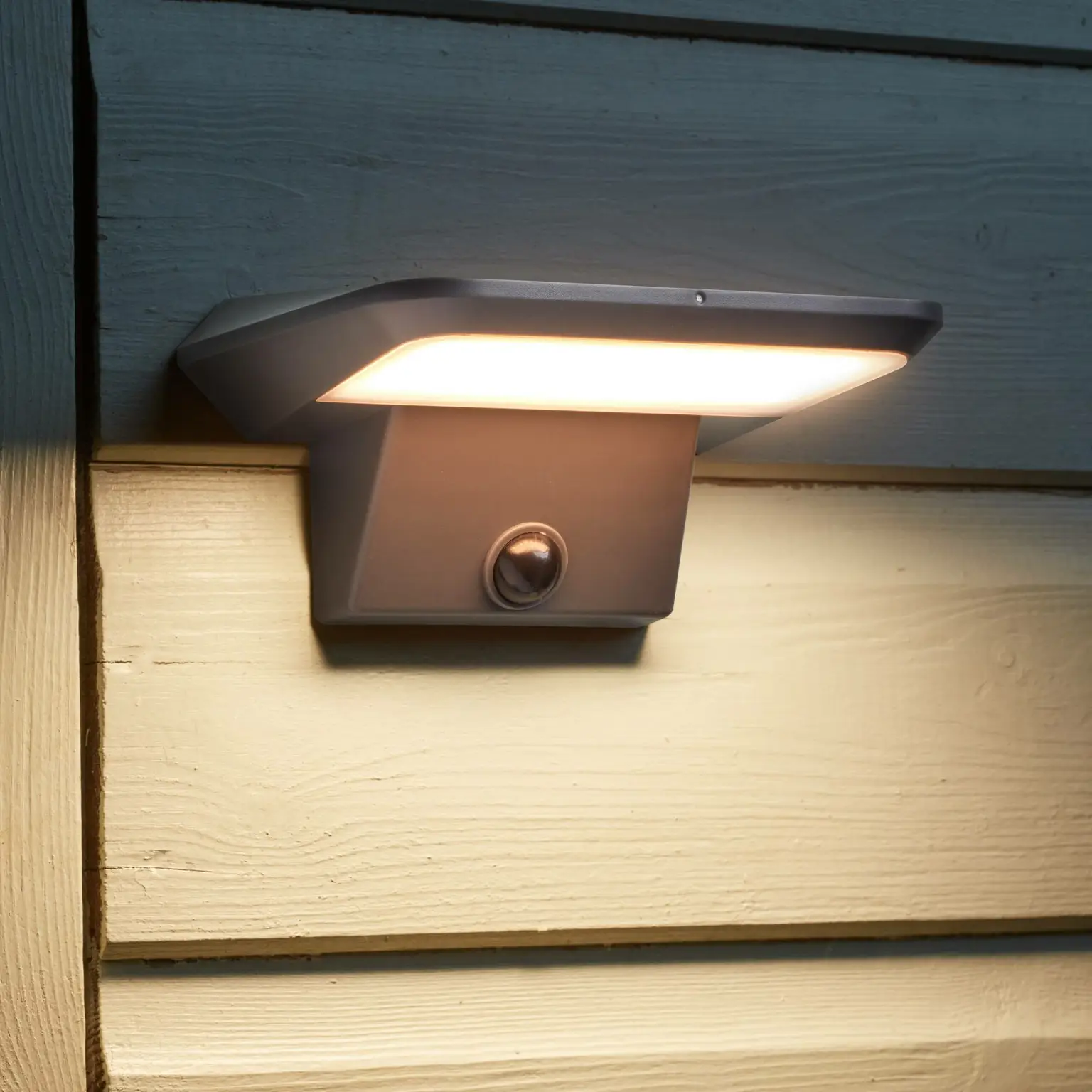 Super Bright Motion Sensor Light - Cowell's Garden Centre | Woolsington